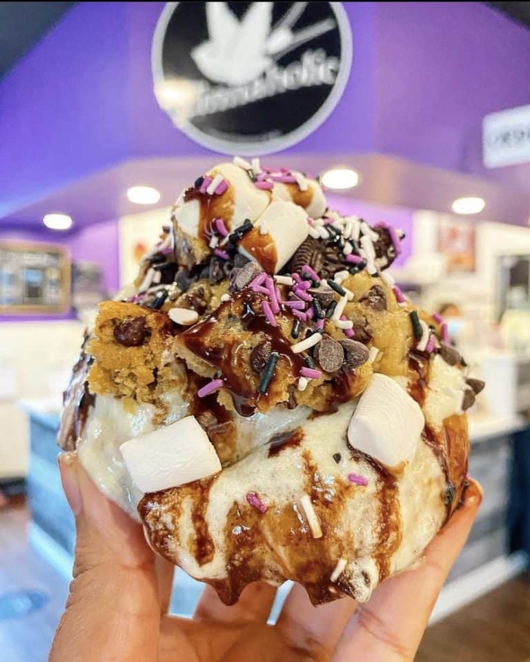 National Cinnamon Roll Day: BOGO rolls at Cinnaholic Oct 4 - Triangle ...